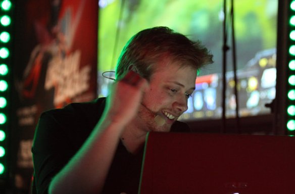 2015年无锁幸运瓶-Toby TobiWan Dawson亲笔签名_DOTA2饰品交易_网易BUFF