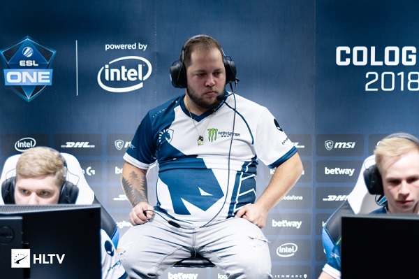 因健康问题 ZEWS无缘参加ELEAGUE Premier_网易BUFF饰品交易平台